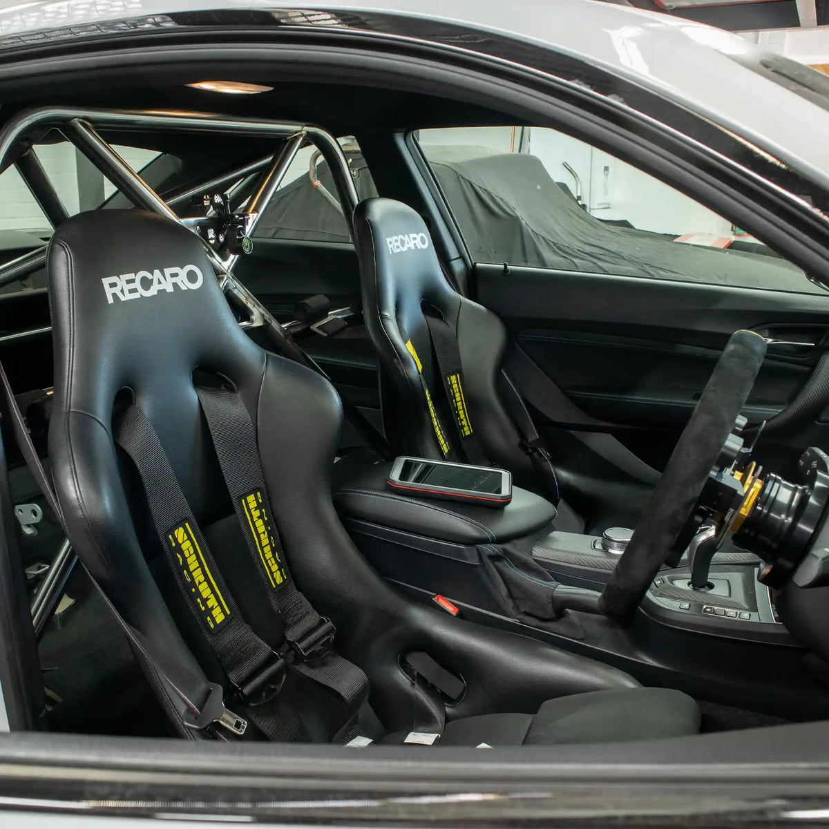 INTERIOR – Clubsport Garage